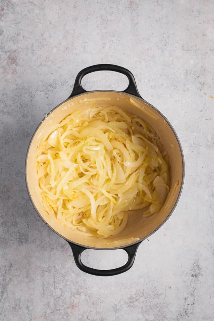 Slow Cooked Black Bean Chili Con Carne (Dutch Oven) - The Irishman's Wife